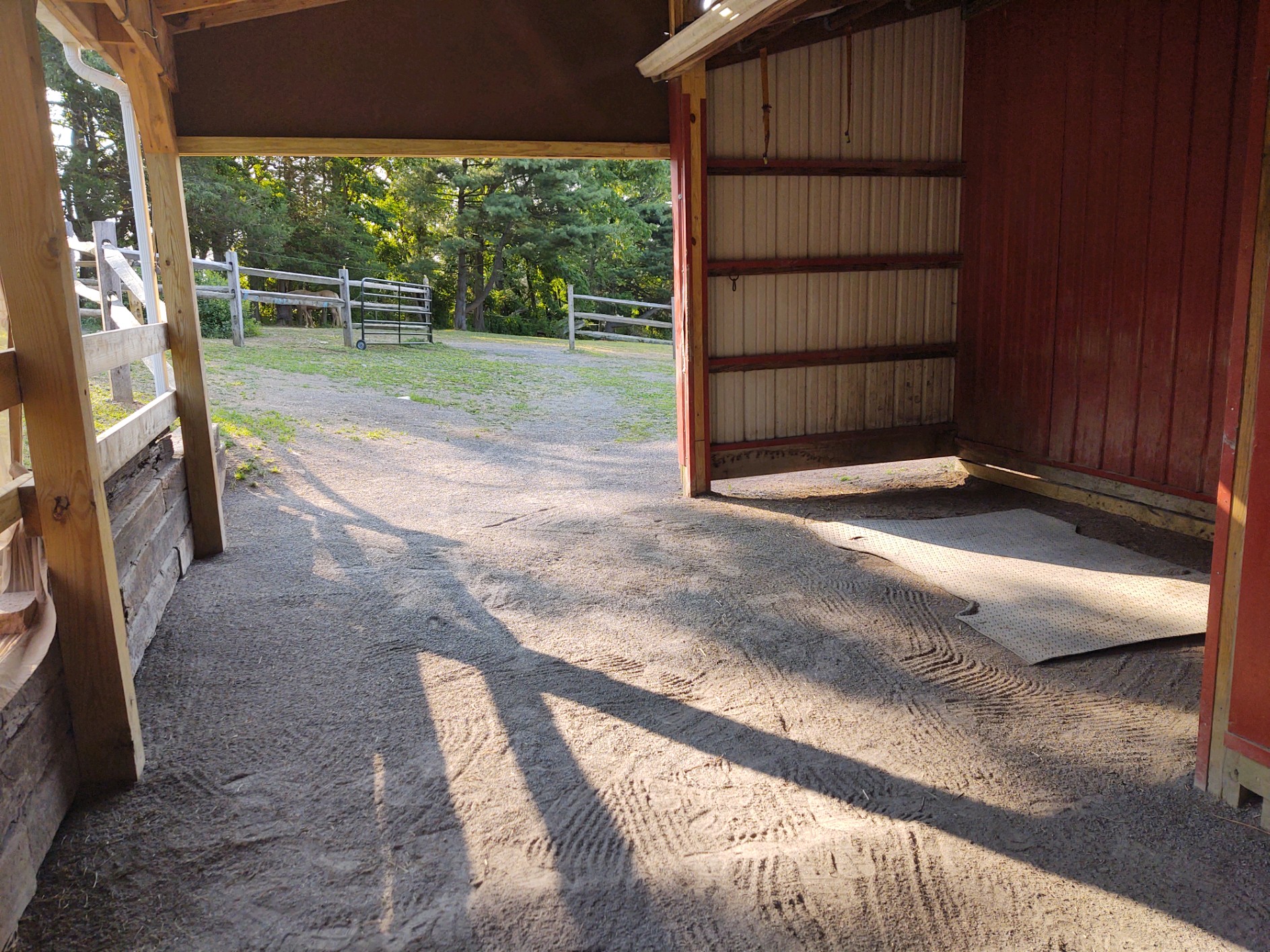 Applecrest Farm - Overnight Stabling & Guest Room