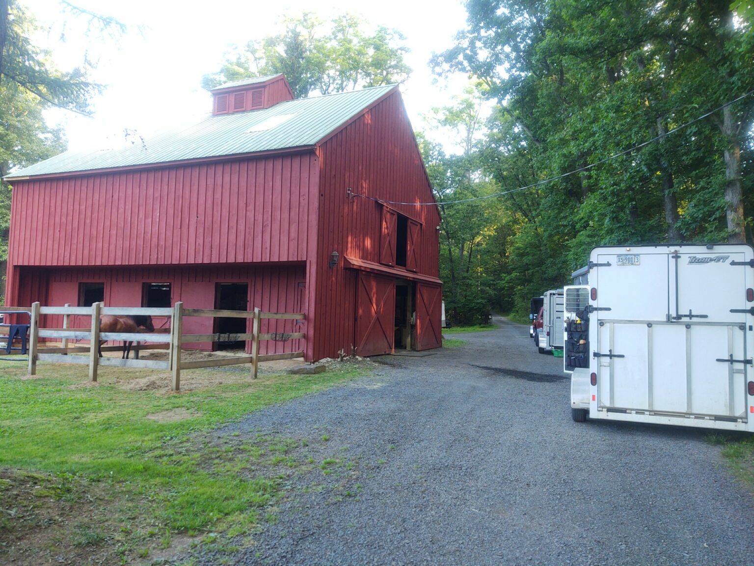 Applecrest Farm - Overnight Stabling & Guest Room